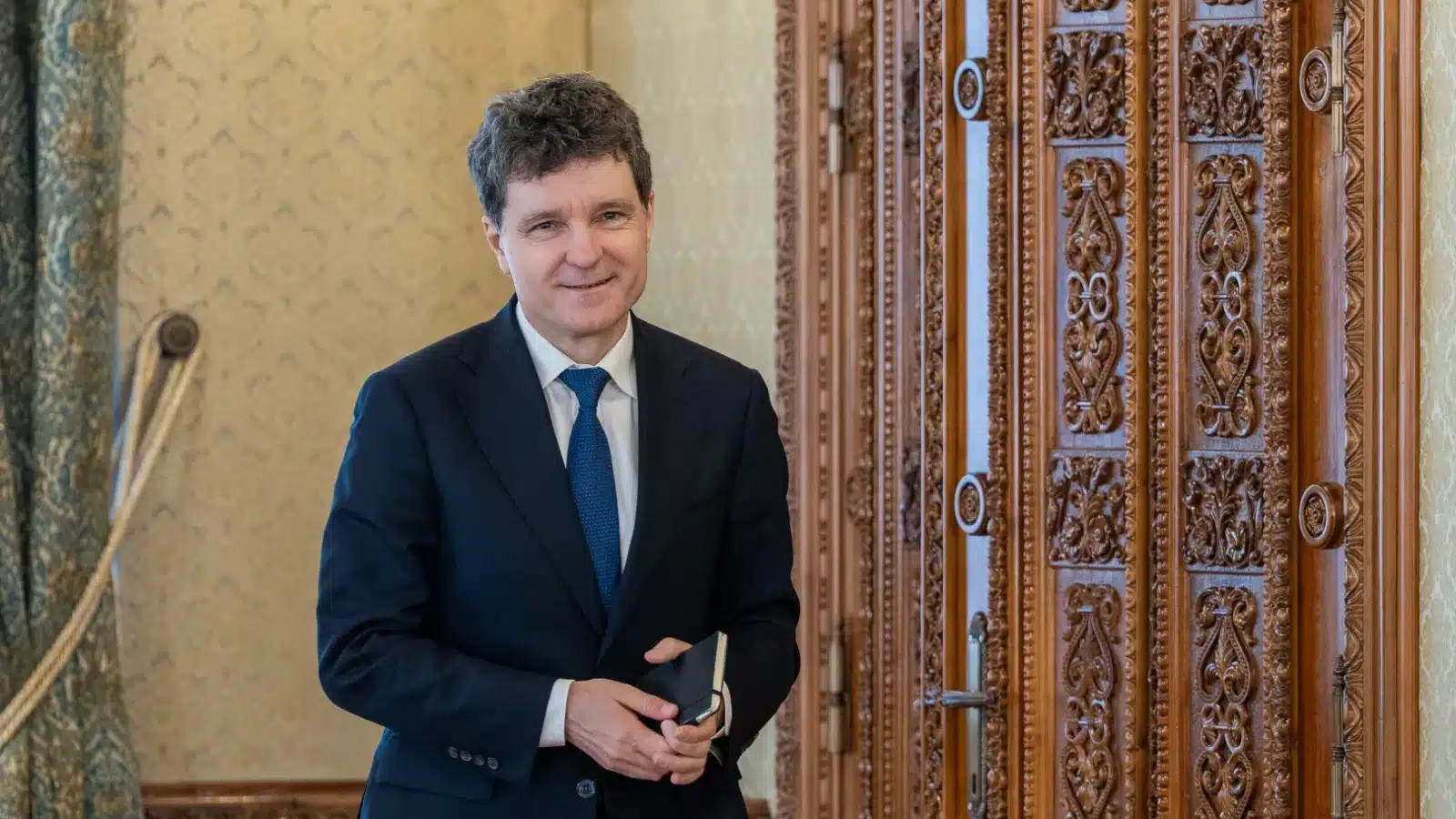 Nicușor Dan continuă discuțiile pentru noul guvern. Anunțarea ...